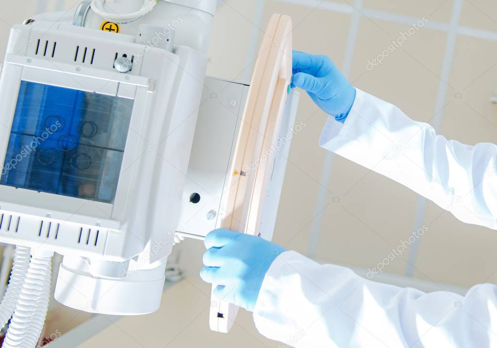 Fotografía de primer plano del operador de imágenes de rayos X. Tema de ...
