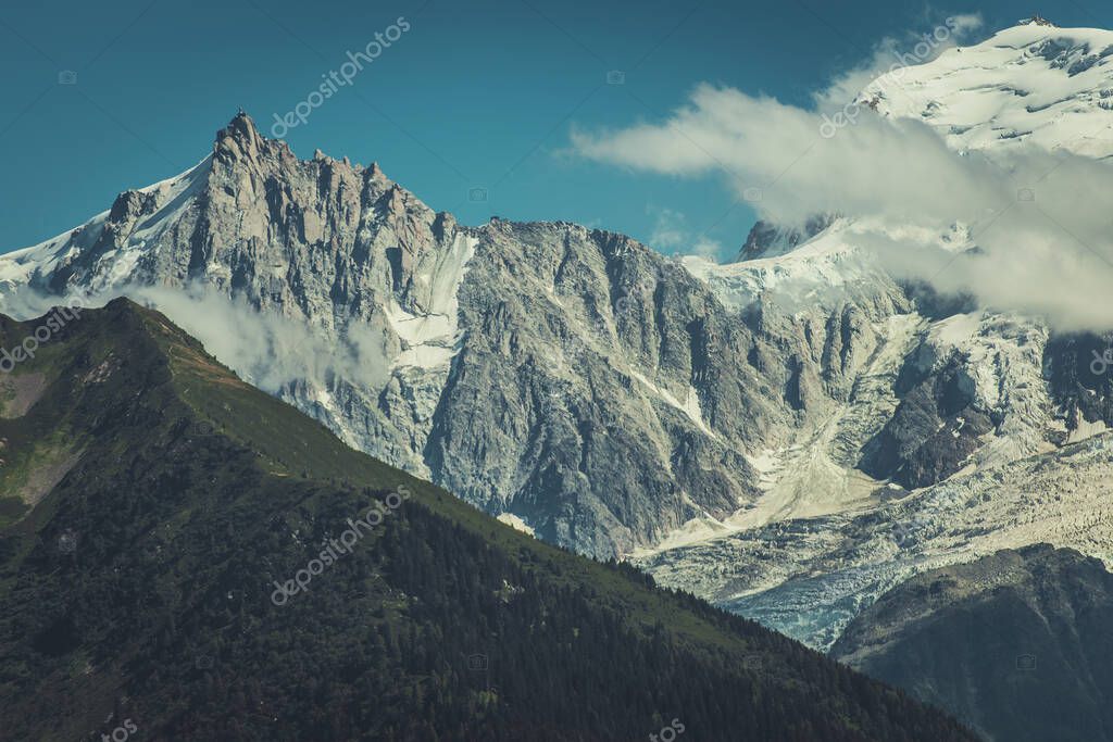Mont Blanc Macizo Chamonix Mont Blanc en Francia. World Famous Tower ...