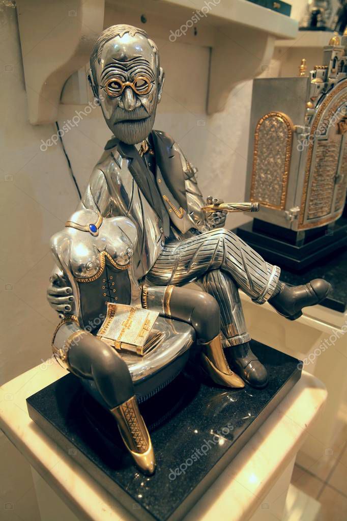 Esculturas en la Galería de Frank Meisler en Jaffa, Israel. Las ...