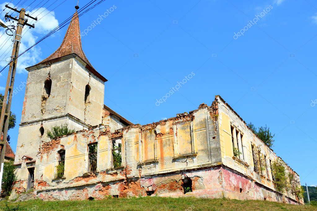 Ruinas. Iglesia evangélica saxon medieval fortificada en el pueblo ...