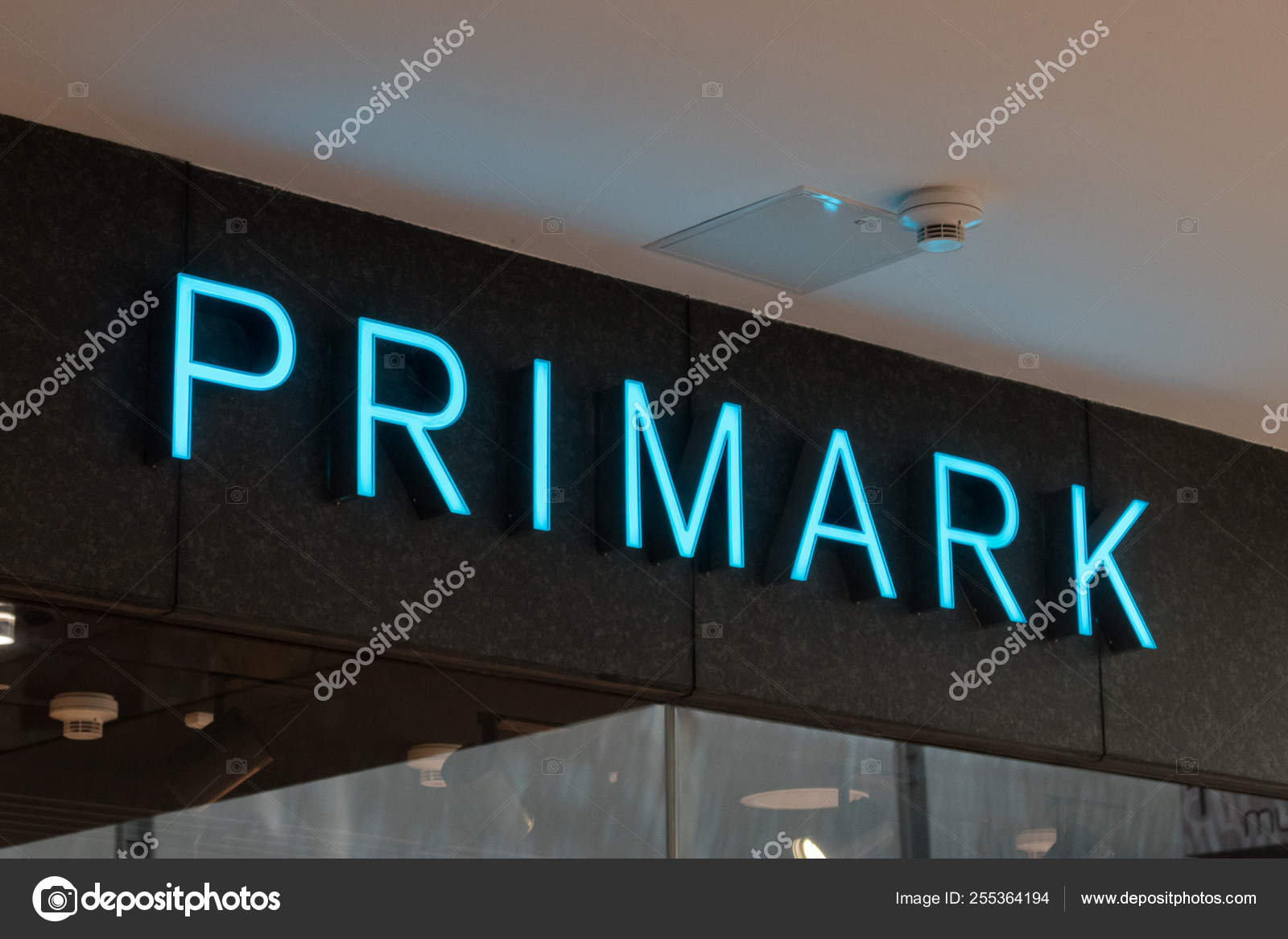 Logo y signo de Primark. Primark es un minorista internacional de ropa ...