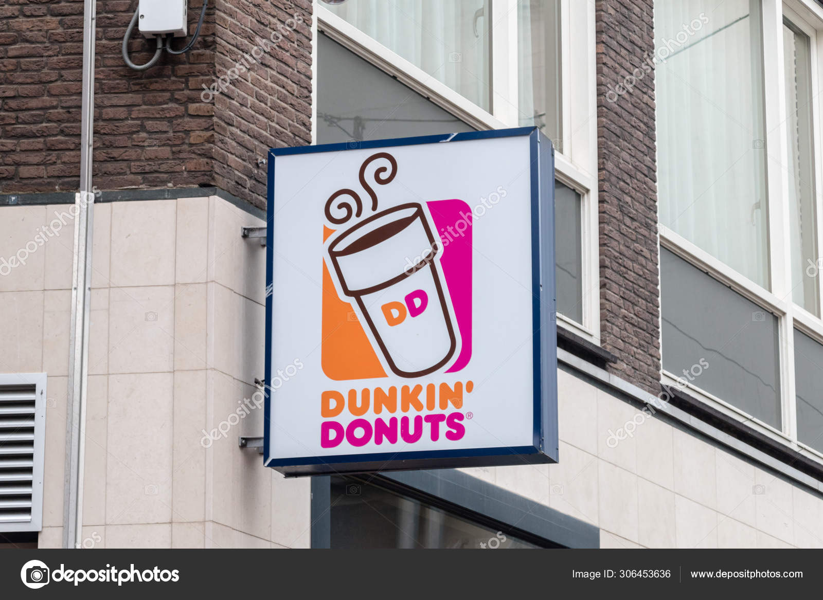 Dunkin's Donut logo and sign. — Stock Editorial Photo © Robson90 #306453636