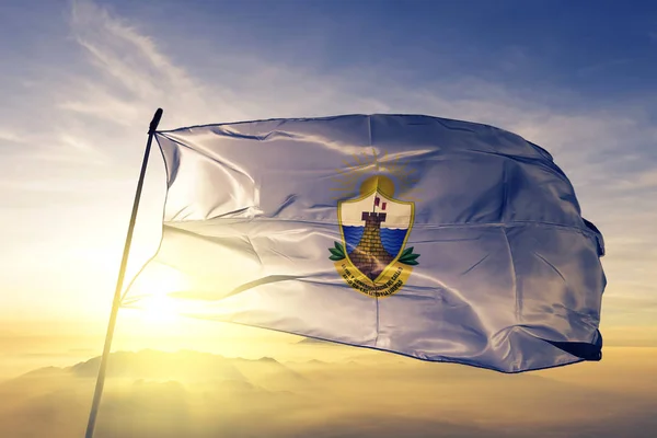 Callao Región de Perú bandera tela tela ondeando en la parte superior ...