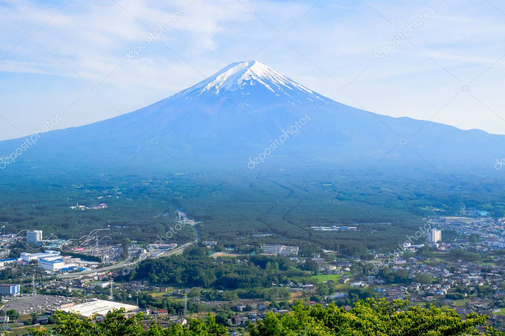 Vista del Monte Fuji desde el Parque Tenjo-Yama en la cima del Monte ...