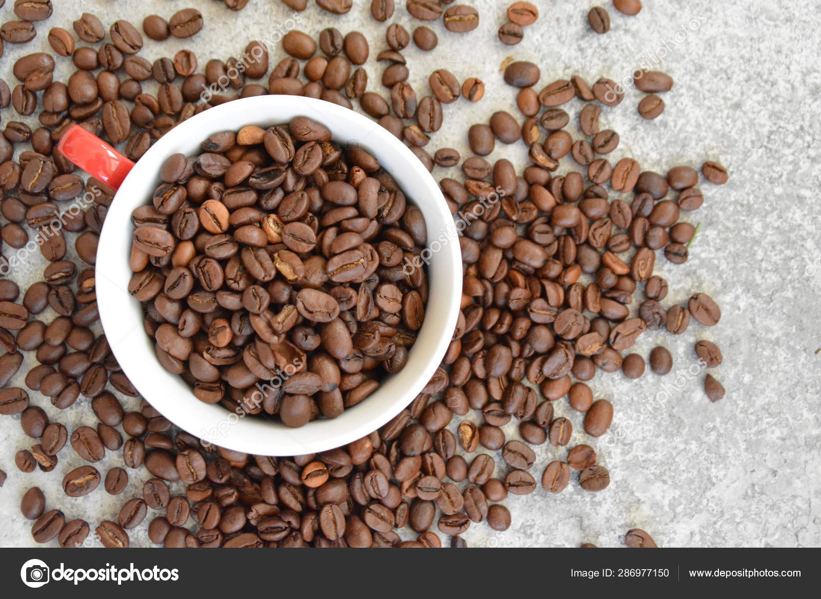 Red Cup Full Coffee Beans Stands Gray Lawn Other Coffee — Stock Photo ...