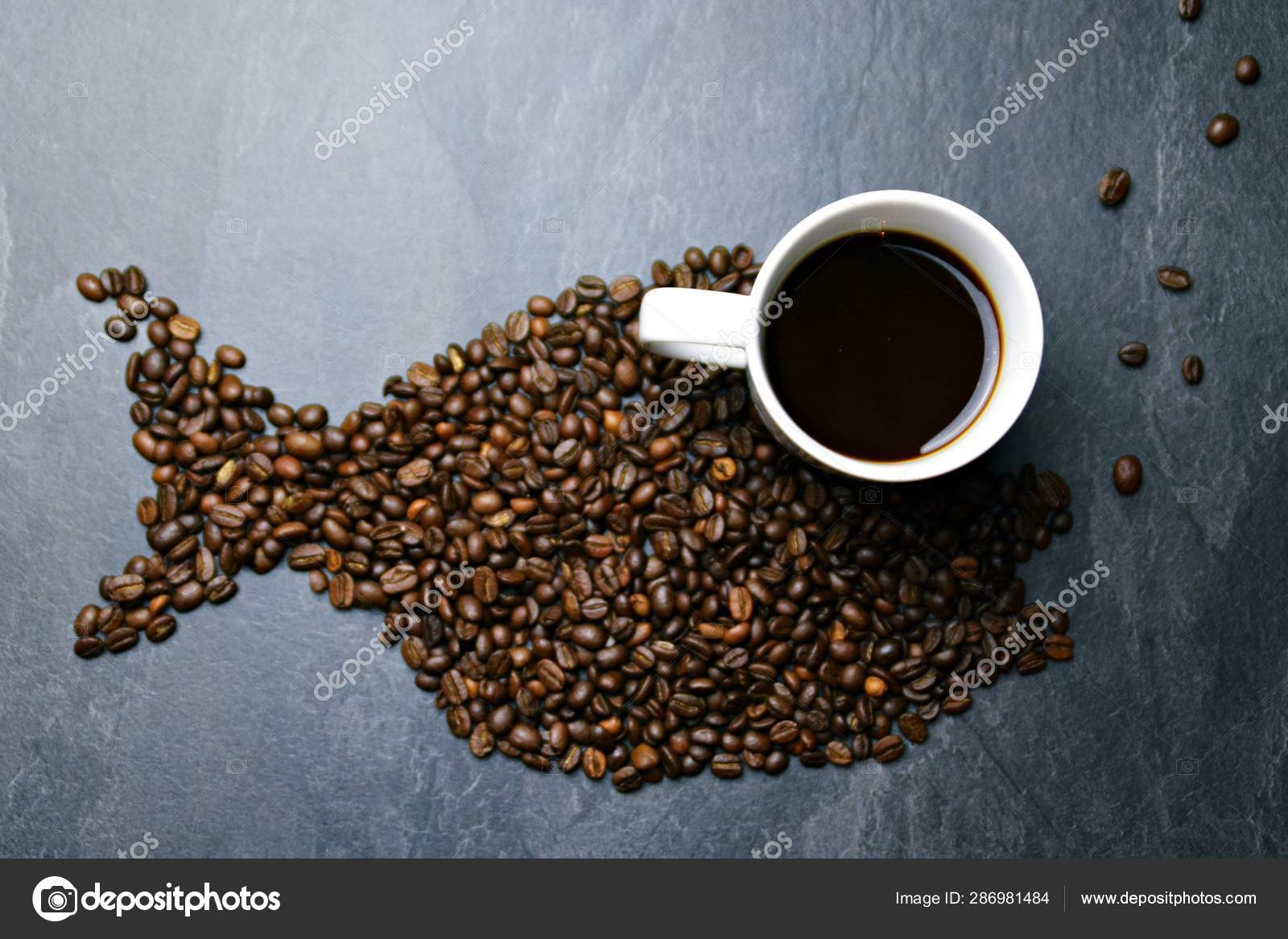 Los Granos Café Sobre Fondo Negro Forman Silueta Una Ballena — Foto de ...
