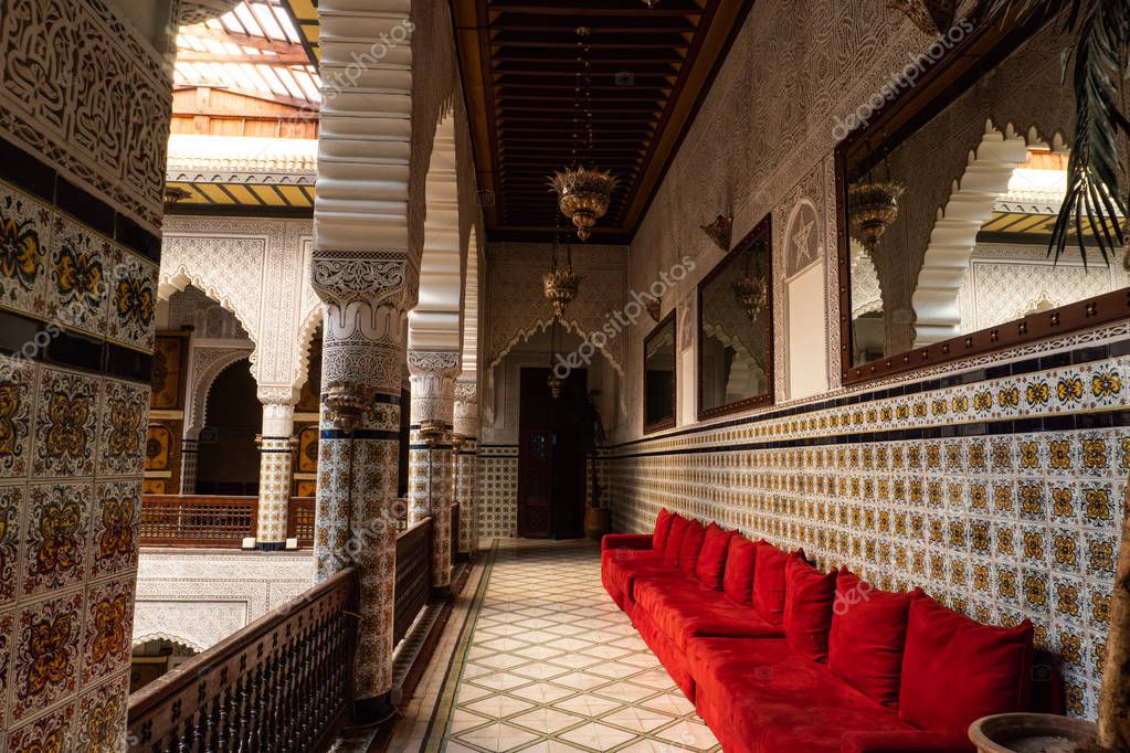 MARRAKESH, MARRUECOS - ENE 2019: arquitectura marroquí diseño árabe ...