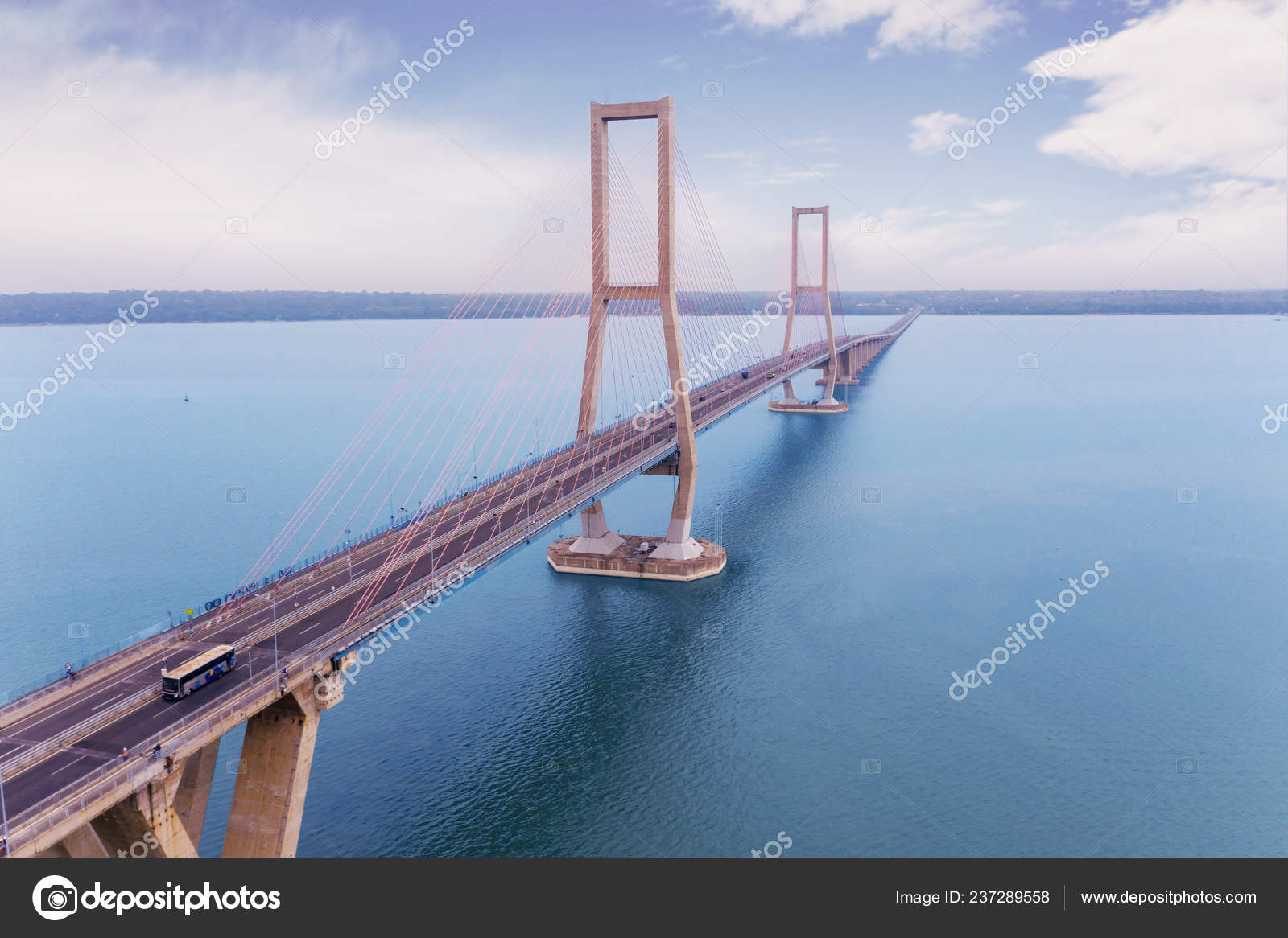 Jembatan Suramadu Terletak Jawa Timur Antara Pulau Surabaya Dan Madura ...
