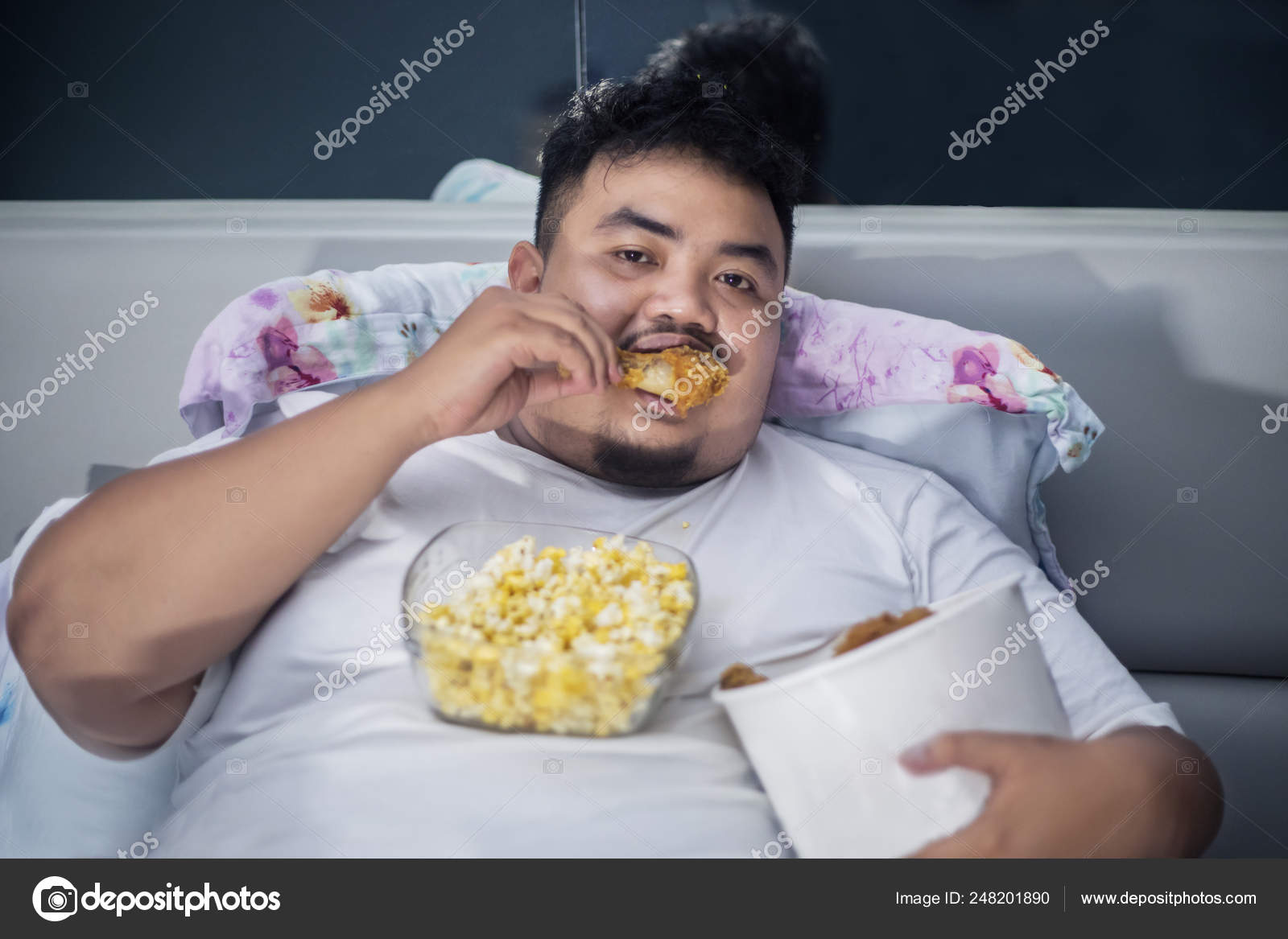 Greedy People With Food