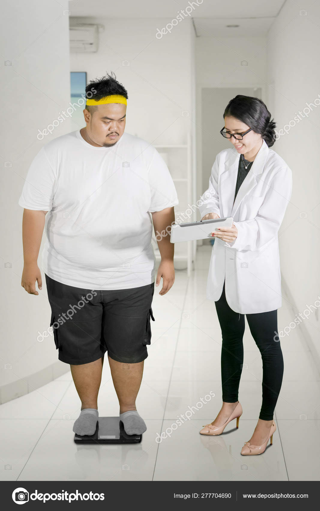 Doctor shows examination results to her fat patient Stock Photo by ...