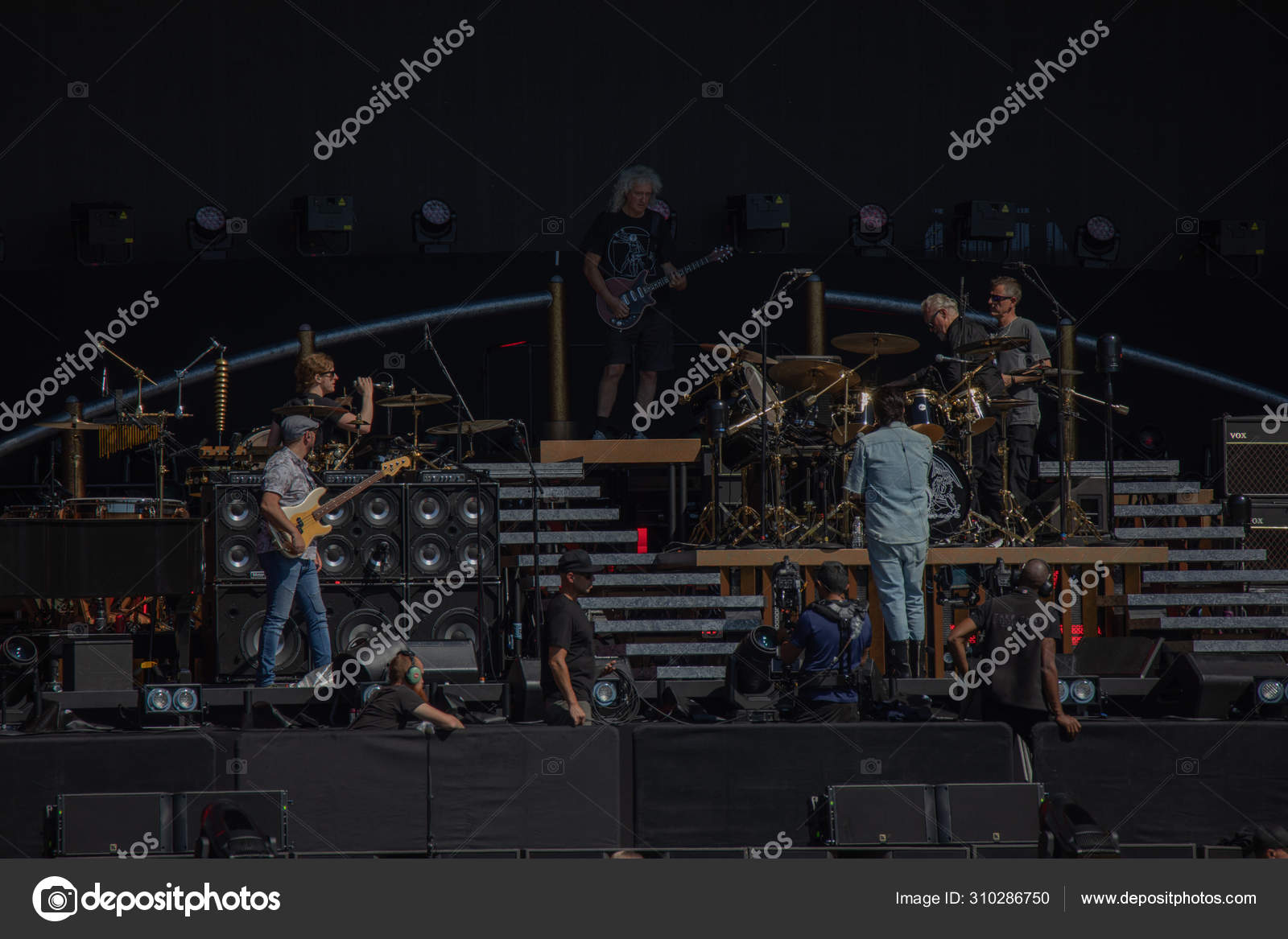 GREAT LAWN, CENTRAL PARK, NEW YORK - SEPTEMBER 27: Queen with Adam ...