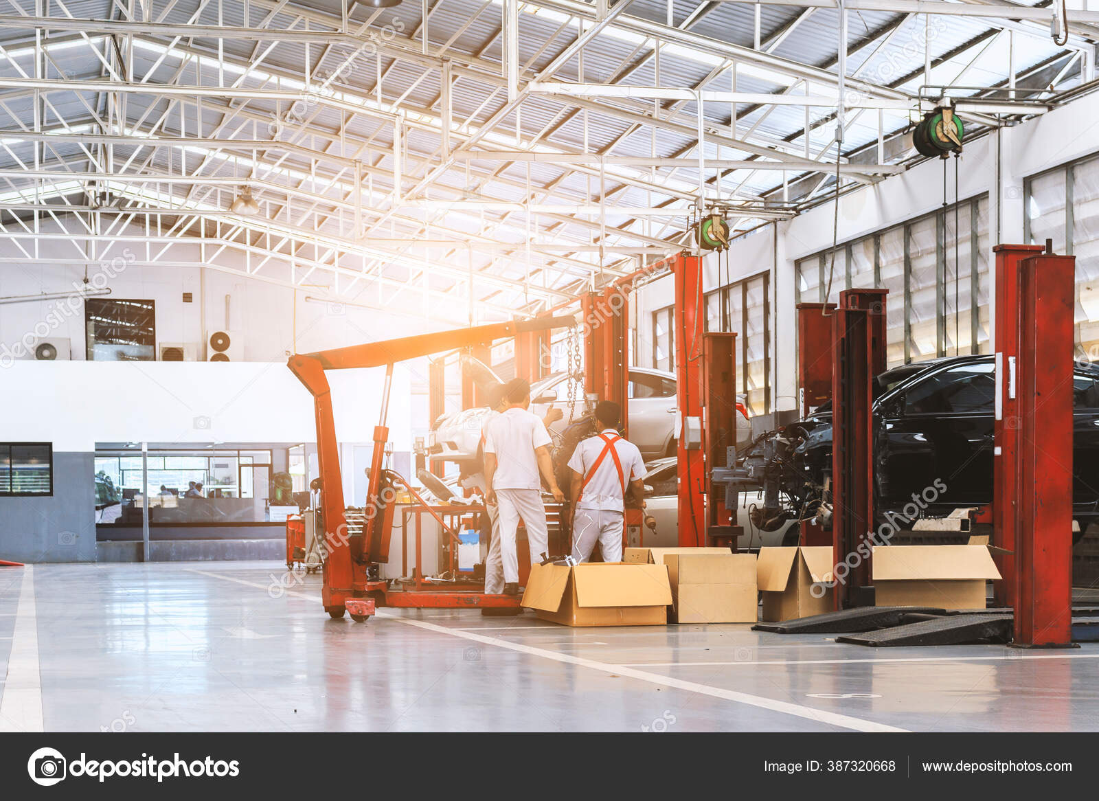 Mechanic Assembling Engine Block Car Garage Room Service — Stock Photo ...