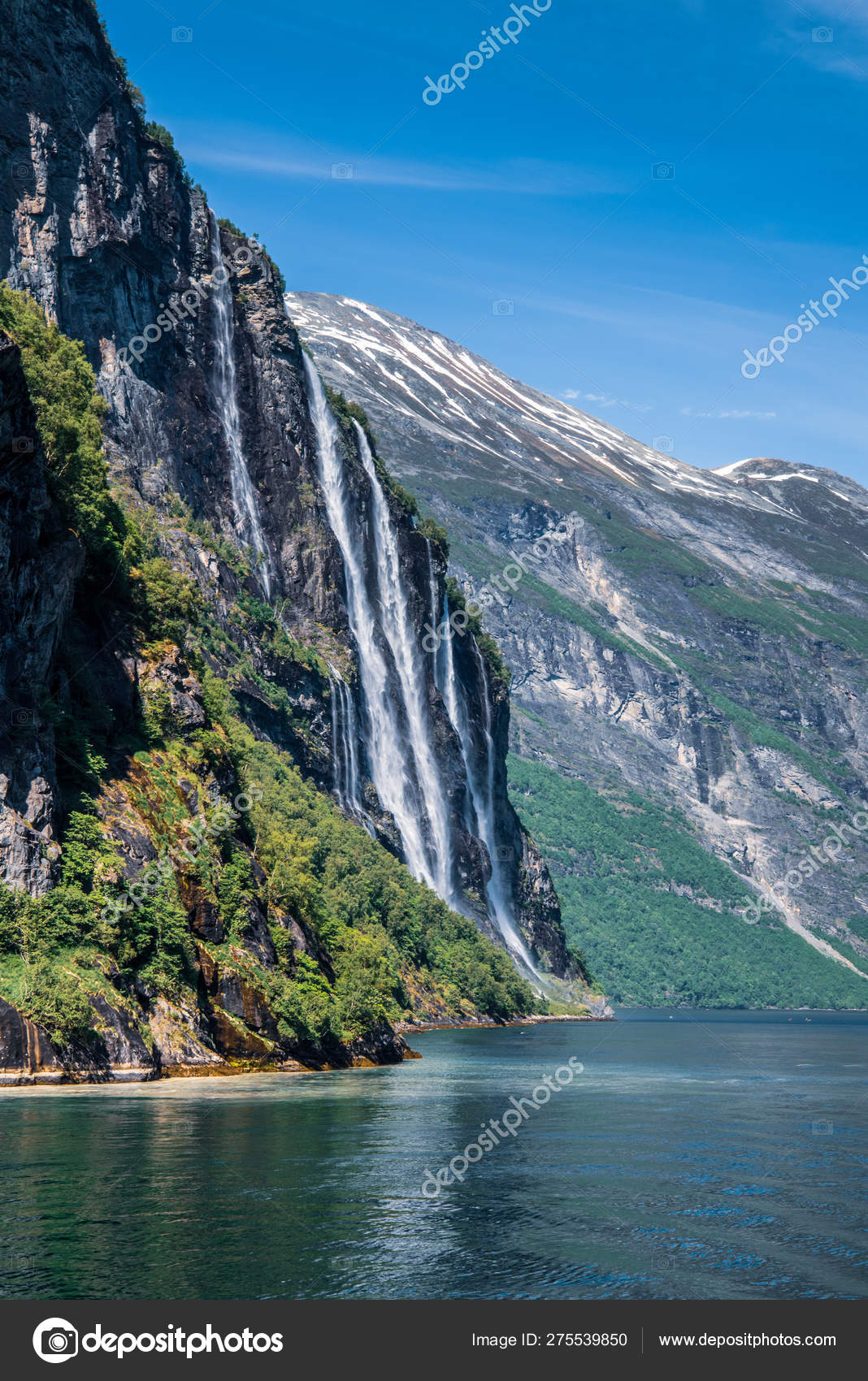 Las Siete Hermanas Cascada Sobre Geirangerfjord Situado Cerca Aldea Geiranger — Foto de stock ...