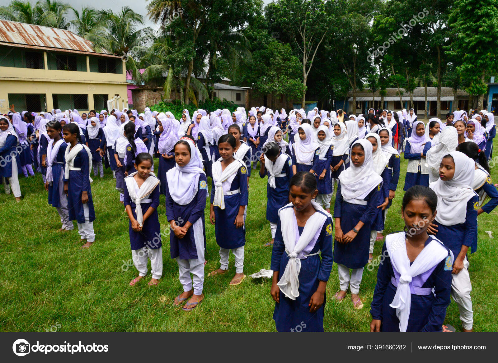 Estudiantes Escuela Bangladesí Alinean Terreno Escolar Manikganj Cerca ...