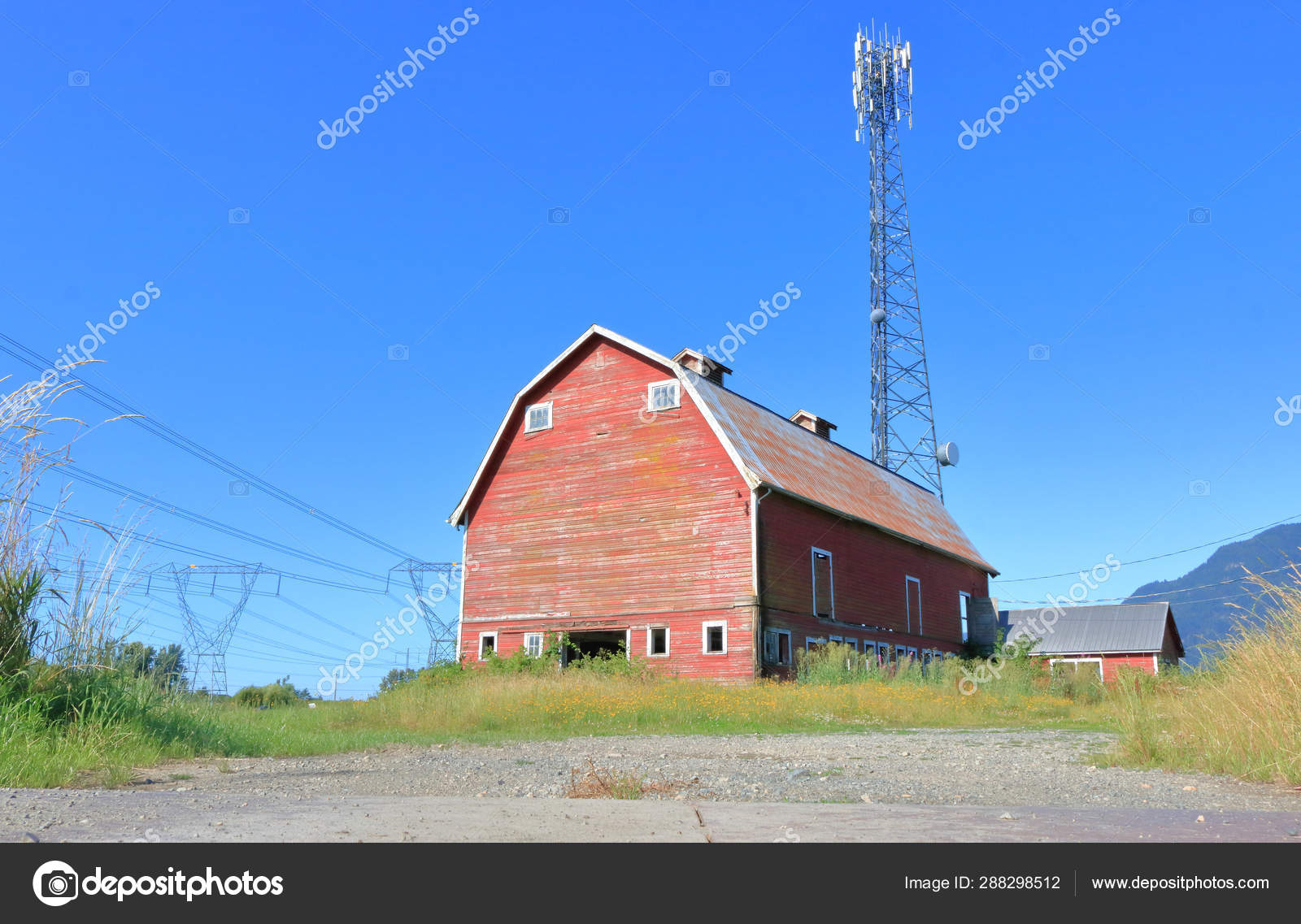 Low Angle Three Quarter Profile View Red Barn Built Radio — Stock Photo ...