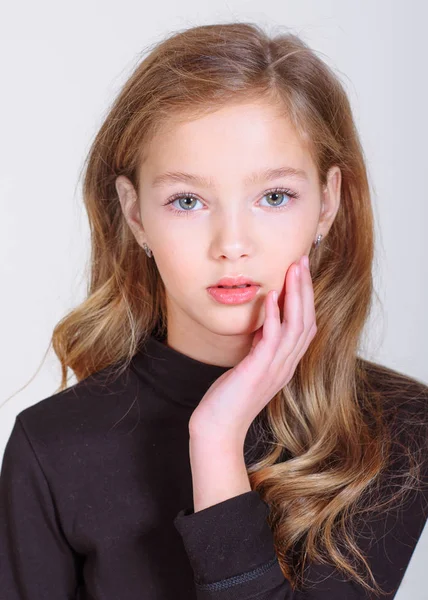 Model little Images - Search Images on Everypixel