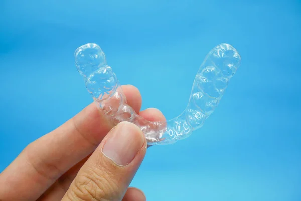 Hand holding clear plastic retainer teeth — Stock Photo © Bhubeth ...