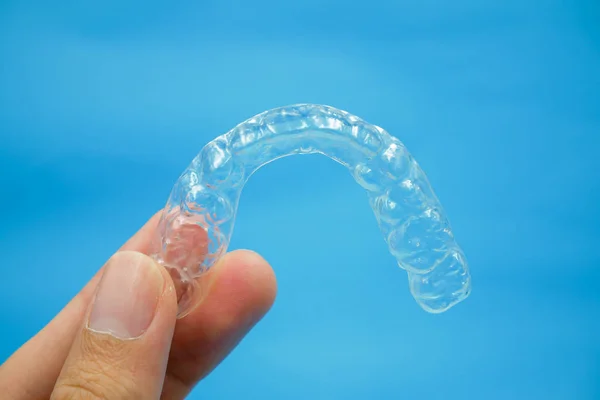 Hand holding clear plastic retainer teeth — Stock Photo © Bhubeth ...