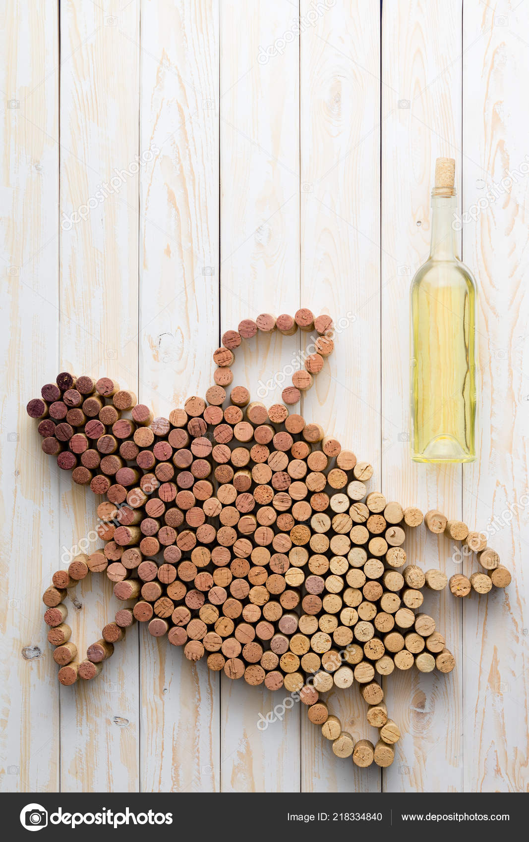Decorative Creative Sea Turtle Design Composed Used Wine Corks Full — Stock Photo © oocoskun ...