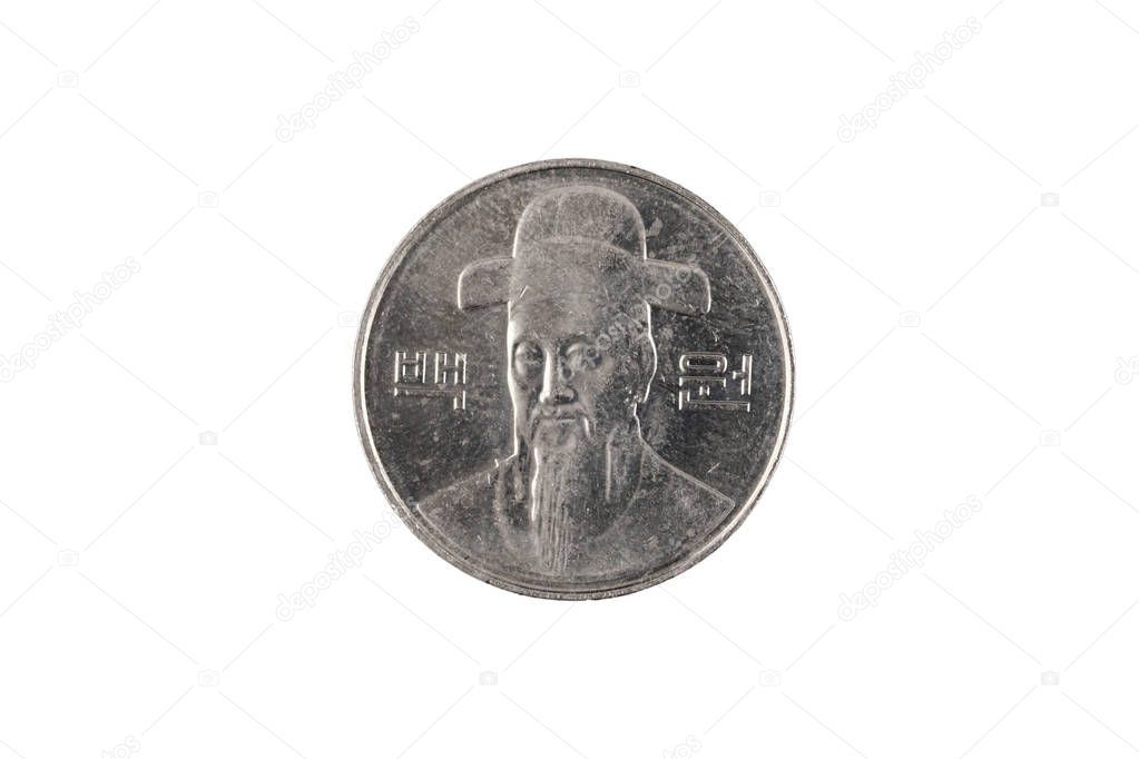 Una imagen de cerca de una moneda surcoreana de cien won aislada sobre ...