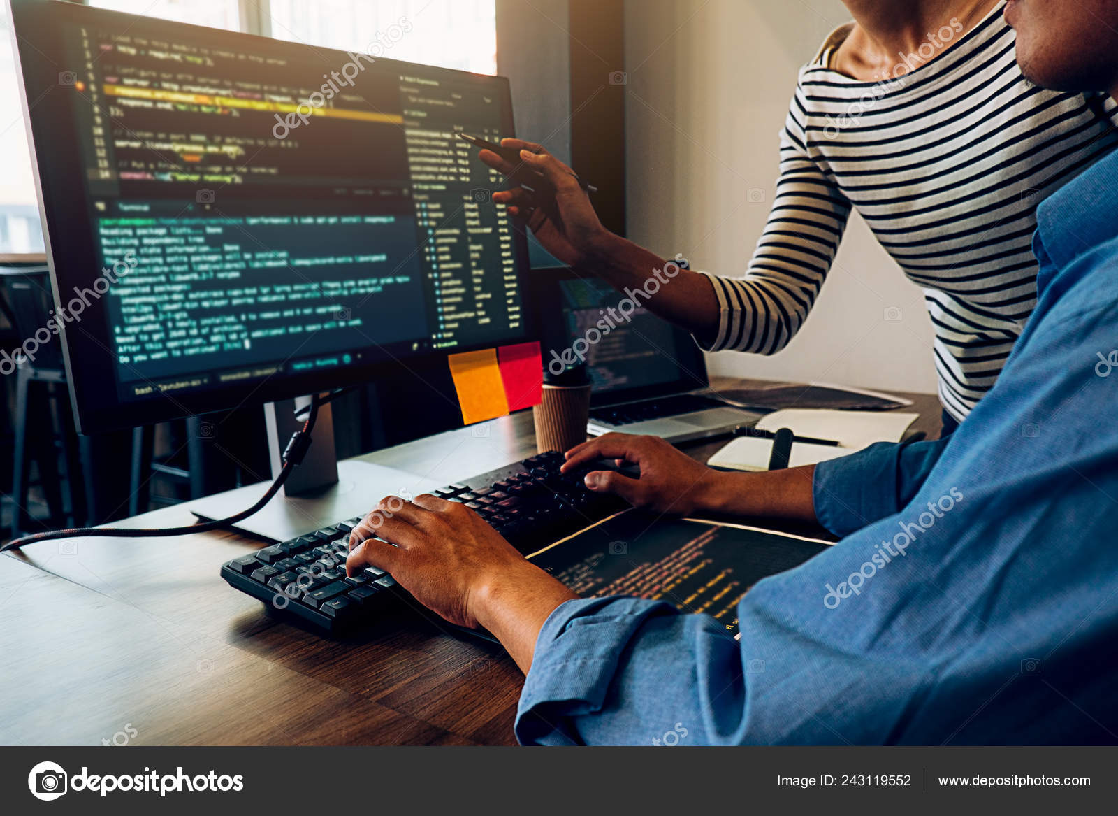 Programador Que Trabaja Desarrollo Software Tecnologías Codificación ...