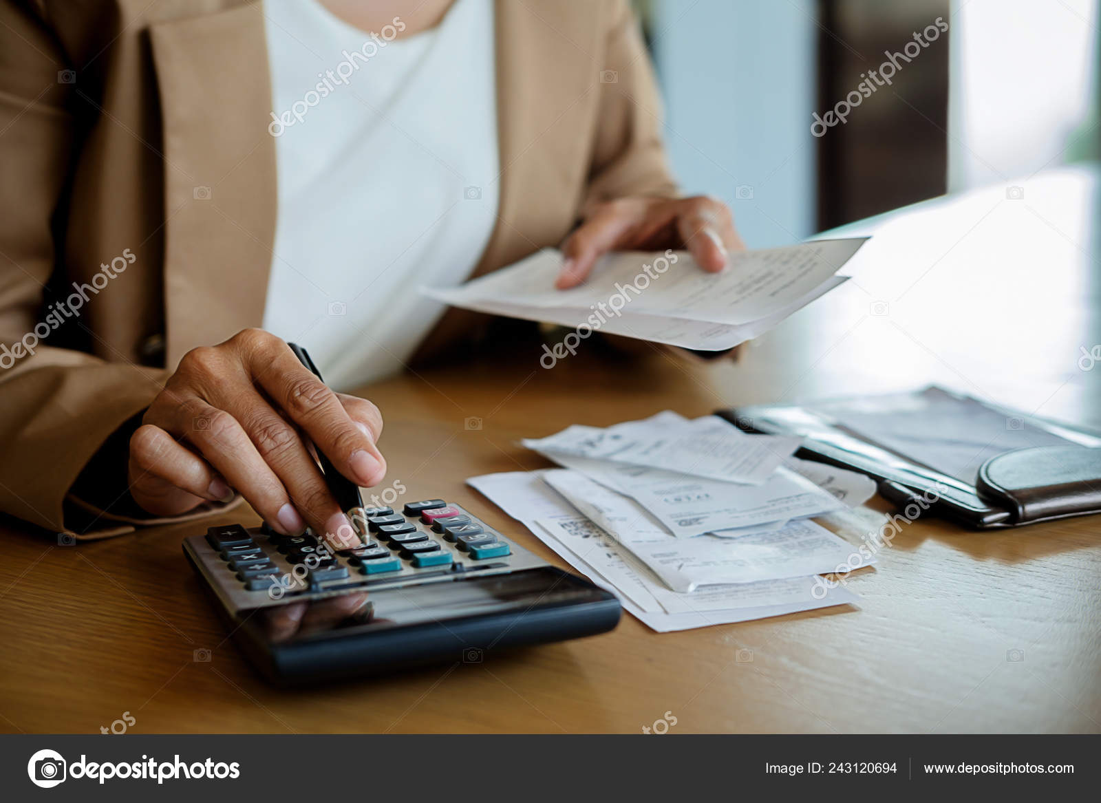 Woman Bills Calculator Woman Using Calculator Calculate Bills Table ...