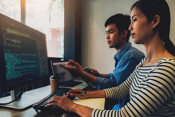 Programmeur Travaillant Dans Logiciel Développement Codage Des ...