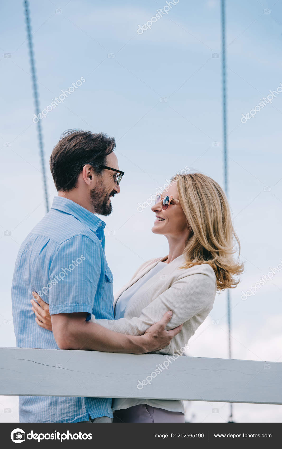 Side Hug Vs Frontal Hug