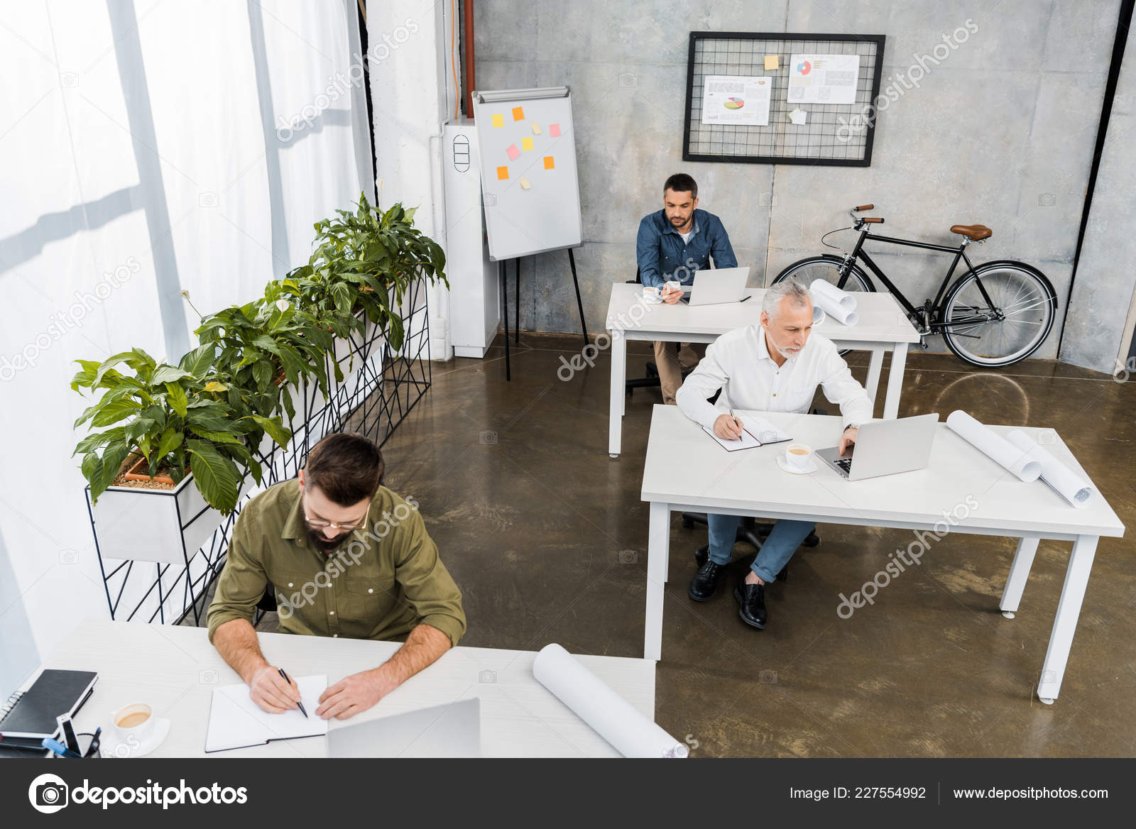 High Angle View Professional Businessmen Working Office — Free Stock ...