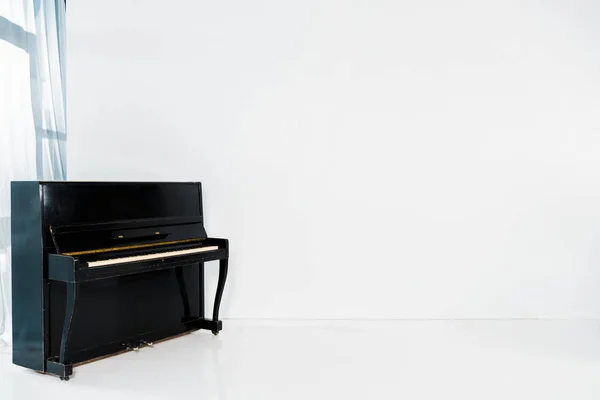 Piano white background Stock Photos, Royalty Free Piano white ...