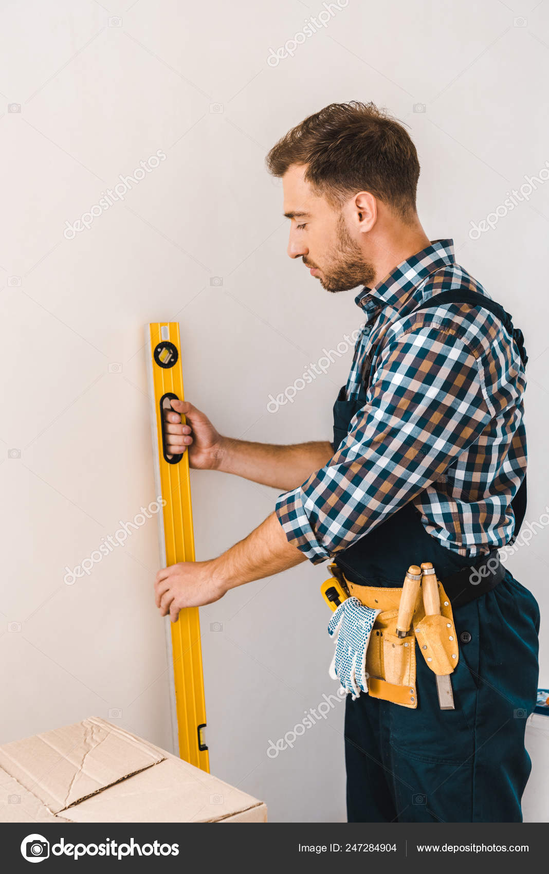 Handsome Handyman Holding Measuring Level Wall — Stock Photo ...