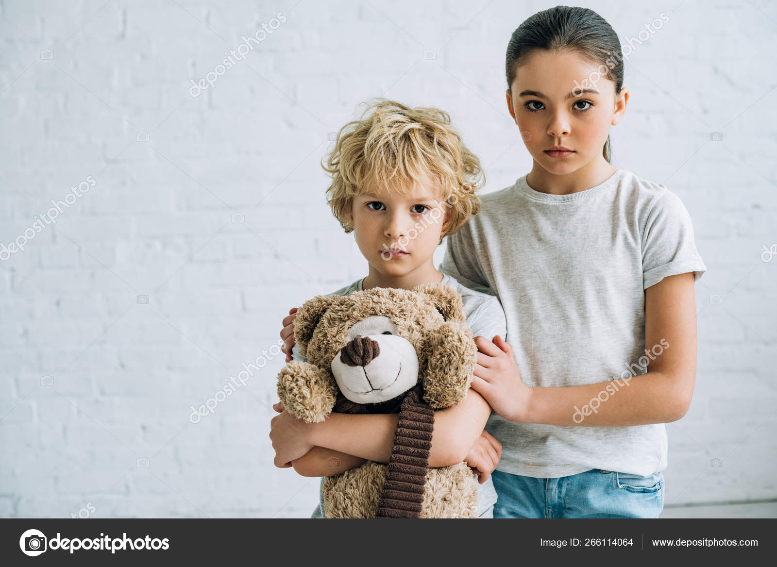 Sad Sister Brother Teddy Bear Home — Stock Photo © IgorVetushko #266114064