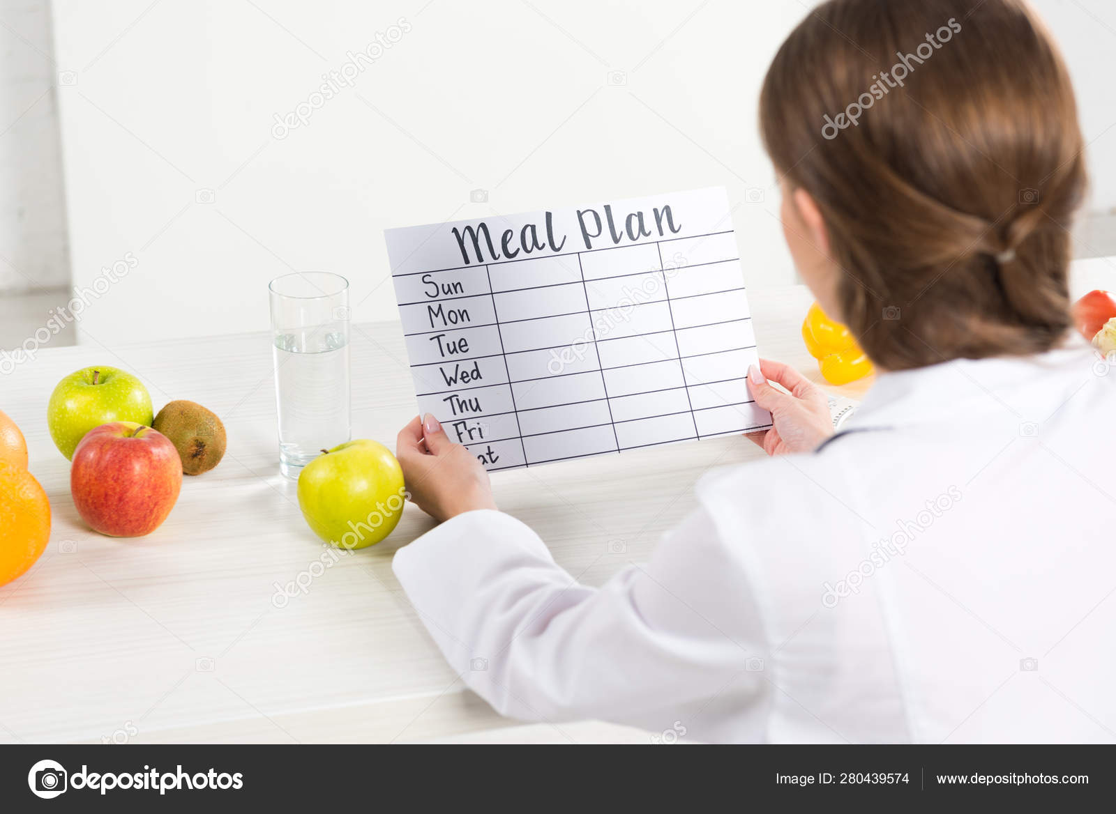 Back View Dietitian Holding Meal Plan Workplace — Stock Photo ...