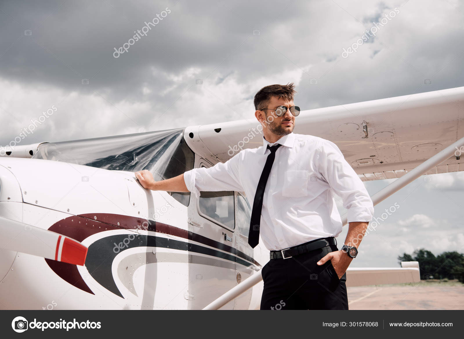 Confident Pilot Sunglasses Standing Plane Looking Away — Stock Photo ...