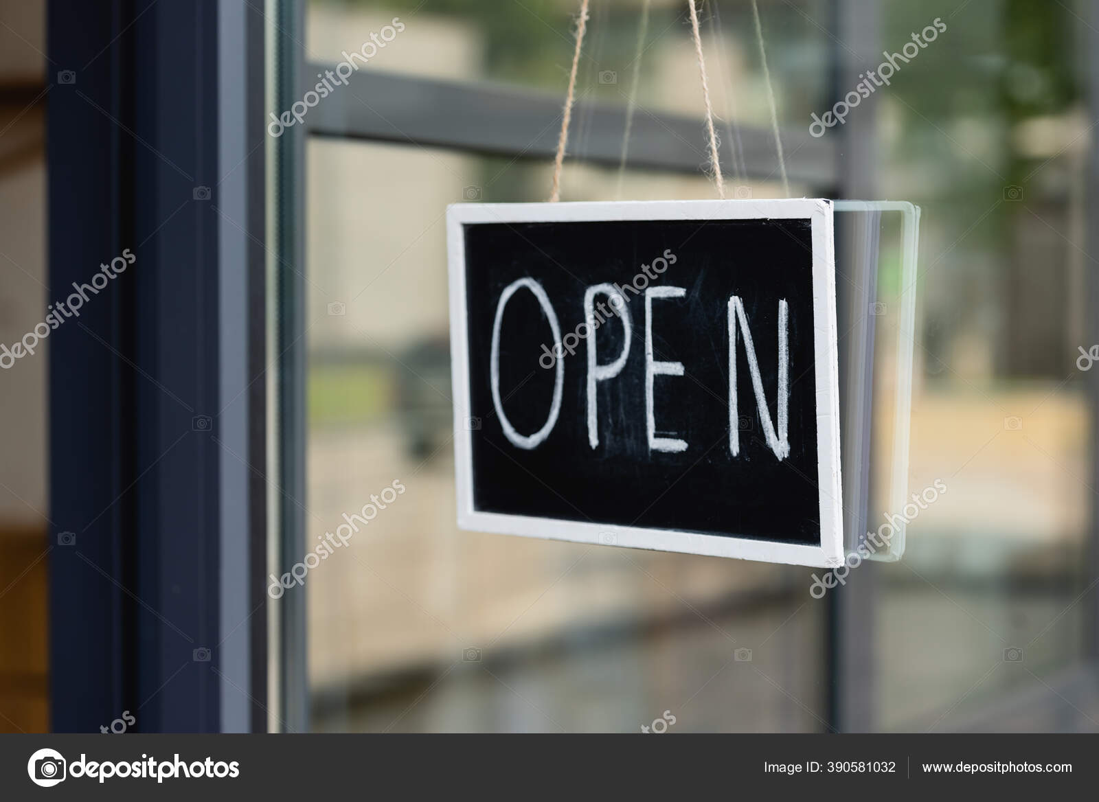 Letrero Con Letras Abiertas Puerta Cafetería — Foto de stock #390581032 ...
