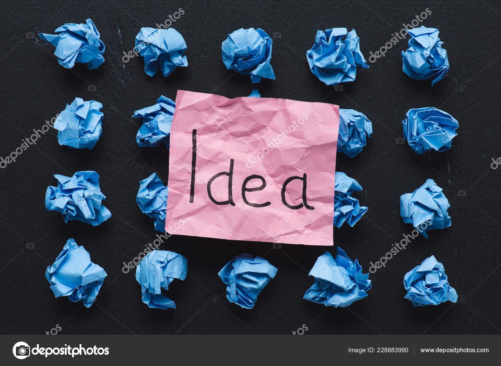 Vista Superior Palabra Idea Escrita Una Nota Adhesiva Con Bolas — Foto ...