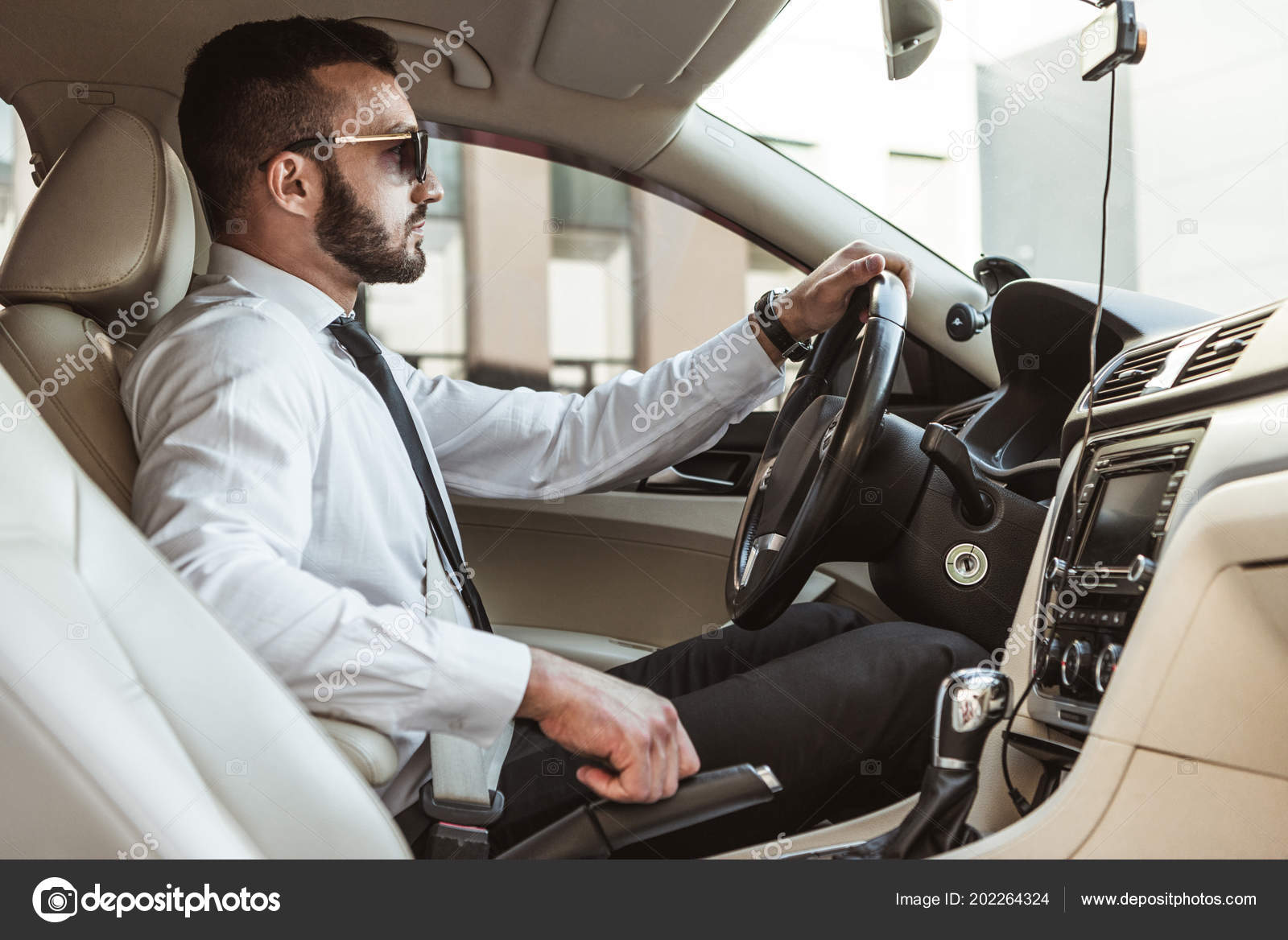 Side view sunglasses | Side View Handsome Driver Sunglasses Driving ...