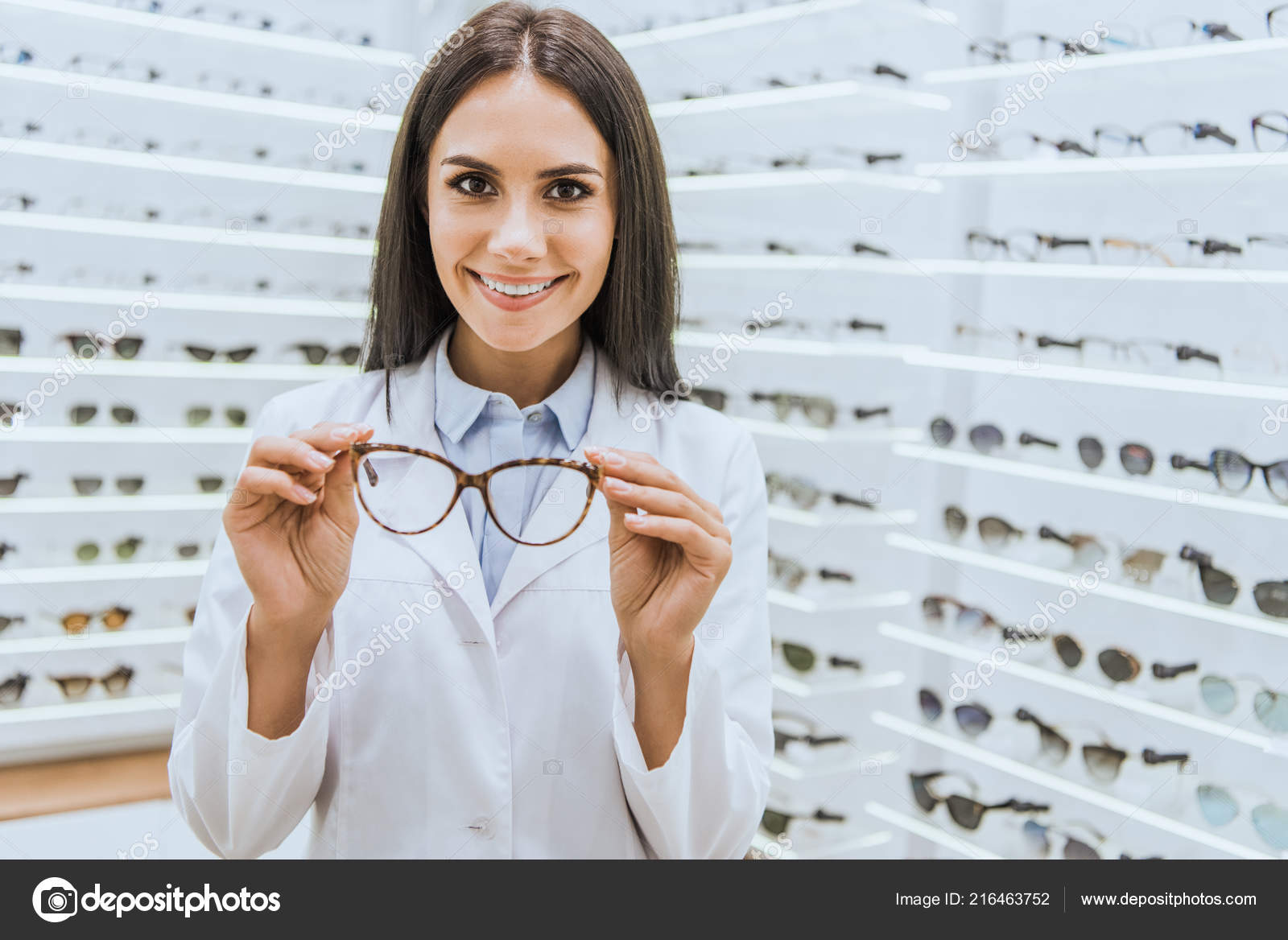 Professional Smiling Optometrist Holding Glasses Ophthalmic Shop ...