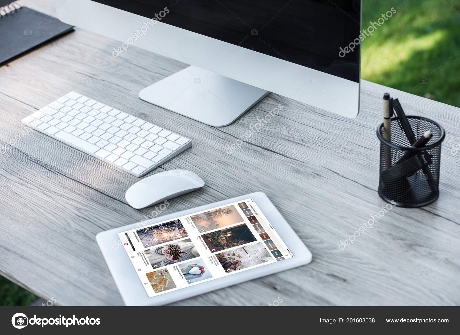 Selective Focus Digital Tablet Pinterest Website Computer Blank Screen ...