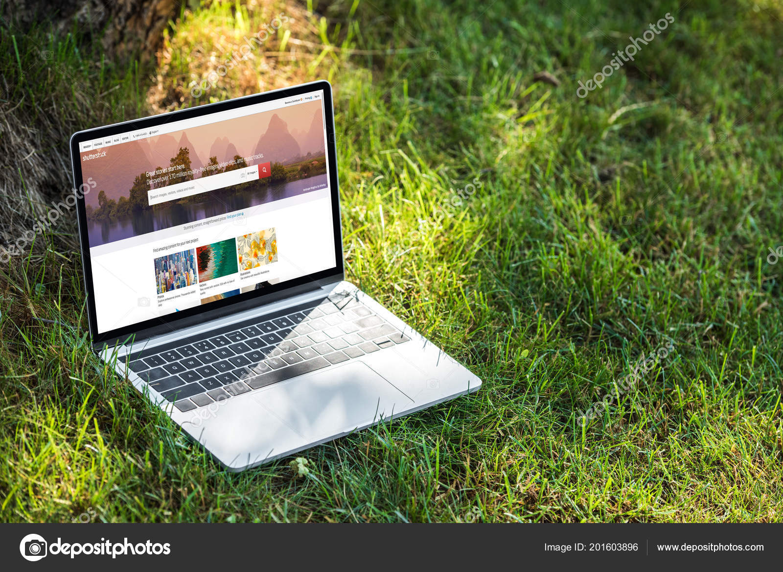 Close View Laptop Shutterstock Website Grass Outdoors — Stock Editorial ...