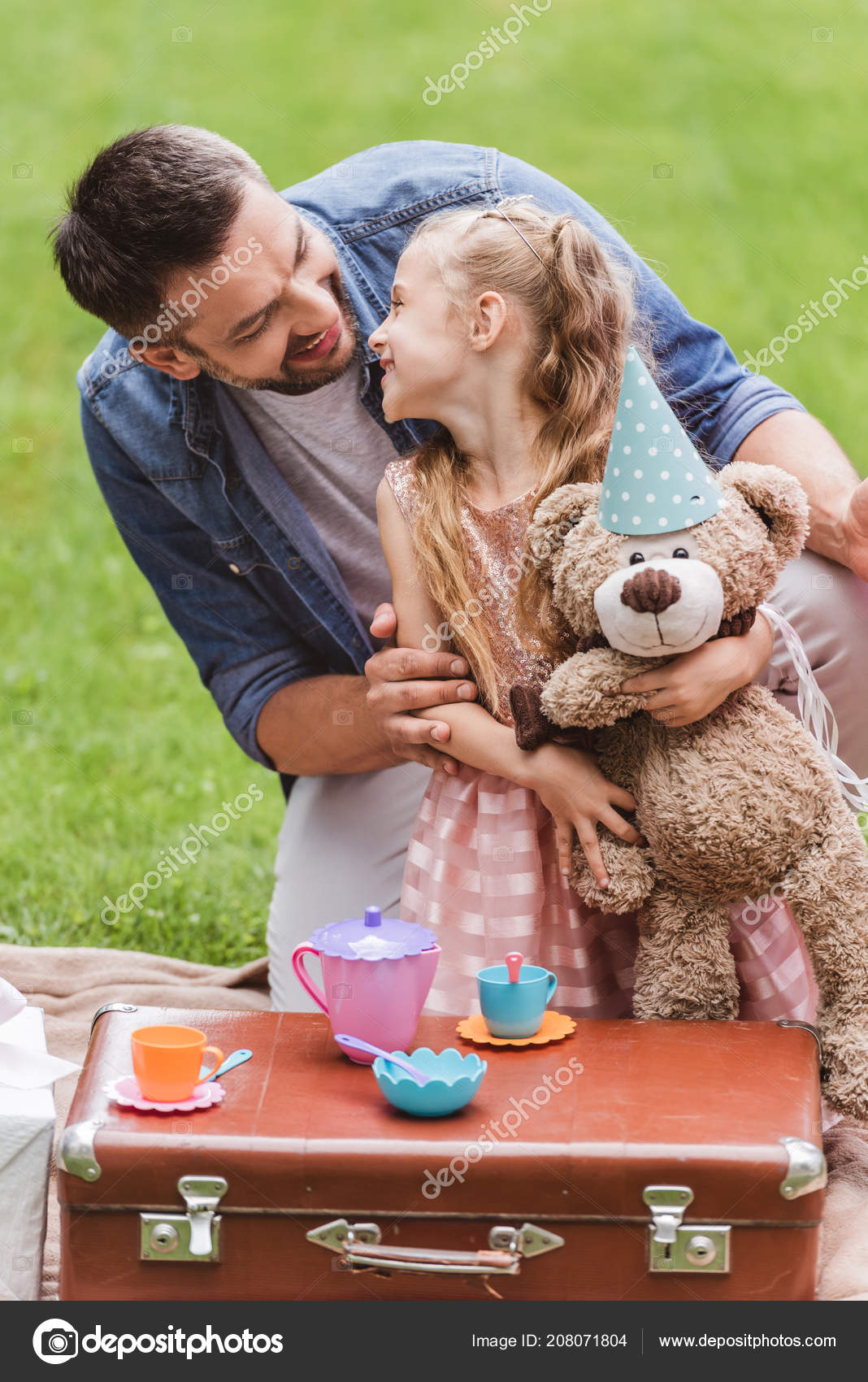 Father Daughter Teddy Bear Playing Tea Party Lawn — Free Stock Photo ...
