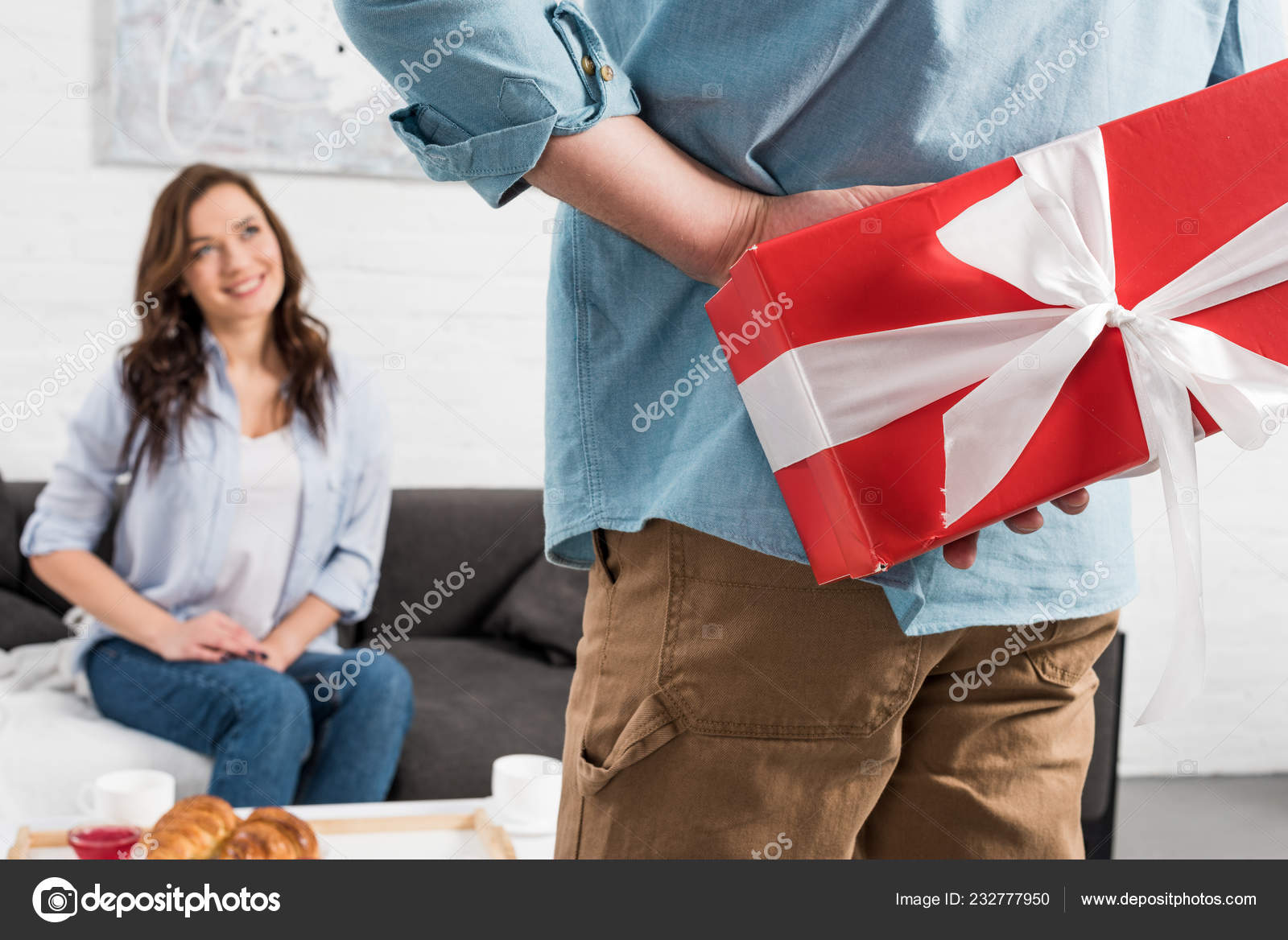 Back View Man Holding Red Birthday Present Back Happy Woman — Stock ...