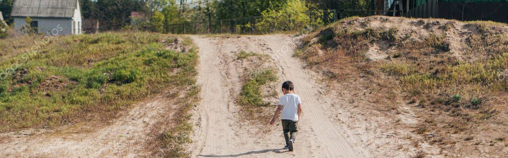 Kid walking Images, Royalty-free Stock Kid walking Photos & Pictures ...