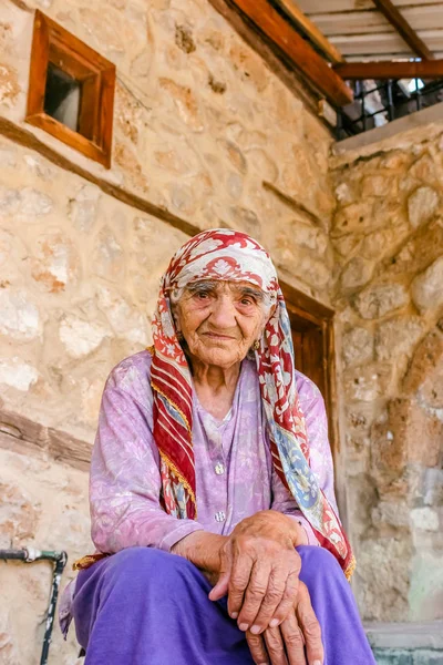 Portrait of old Turkish Gypsy woman at Pavli Fair — Stock Editorial ...