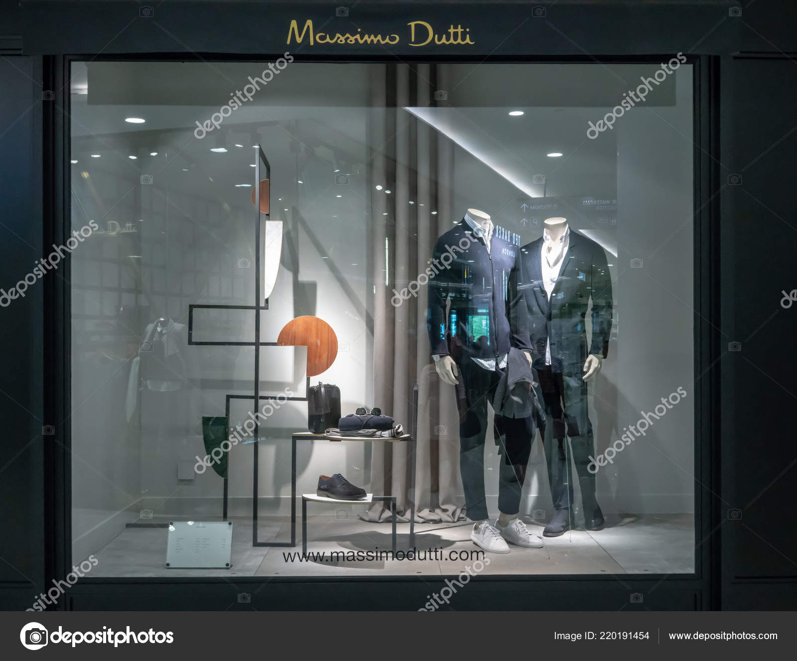 Massimo Dutti Shop Emquatier Bangkok Thailand Oct 2018 Luxury ...