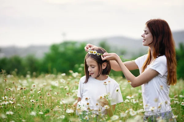 Mother daughter hair Stock Photos, Royalty Free Mother daughter hair Images | Depositphotos