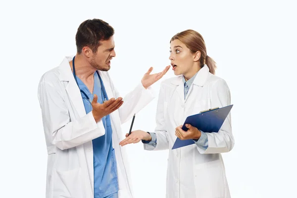 Kuvapankin valokuvat: หมอกับคนไข้ปรึกษากันว่า, tekijänoikeusvapaat ...