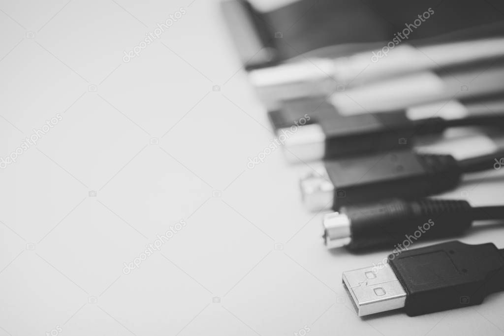 Conectando cables para el ordenador. Tipos de conectores. 2022