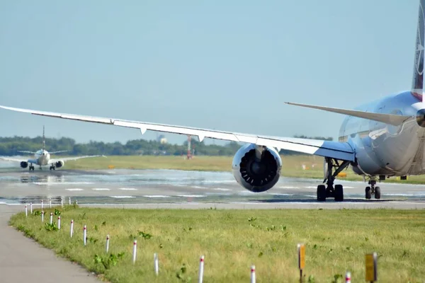 Airline takeoff Stock Photos, Royalty Free Airline takeoff Images ...