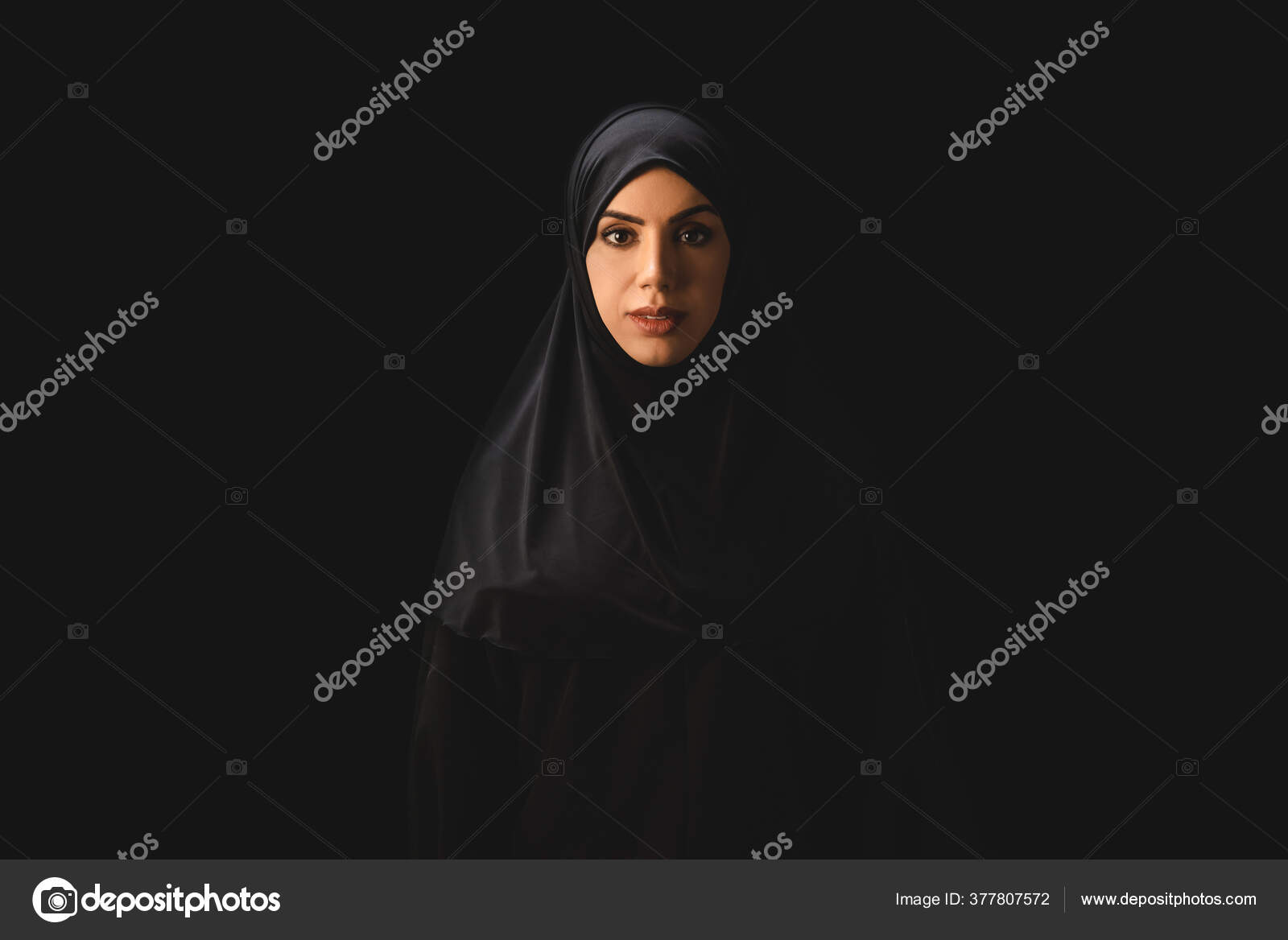 Beautiful Muslim Woman Looking Camera Isolated Black — Stock Photo ...